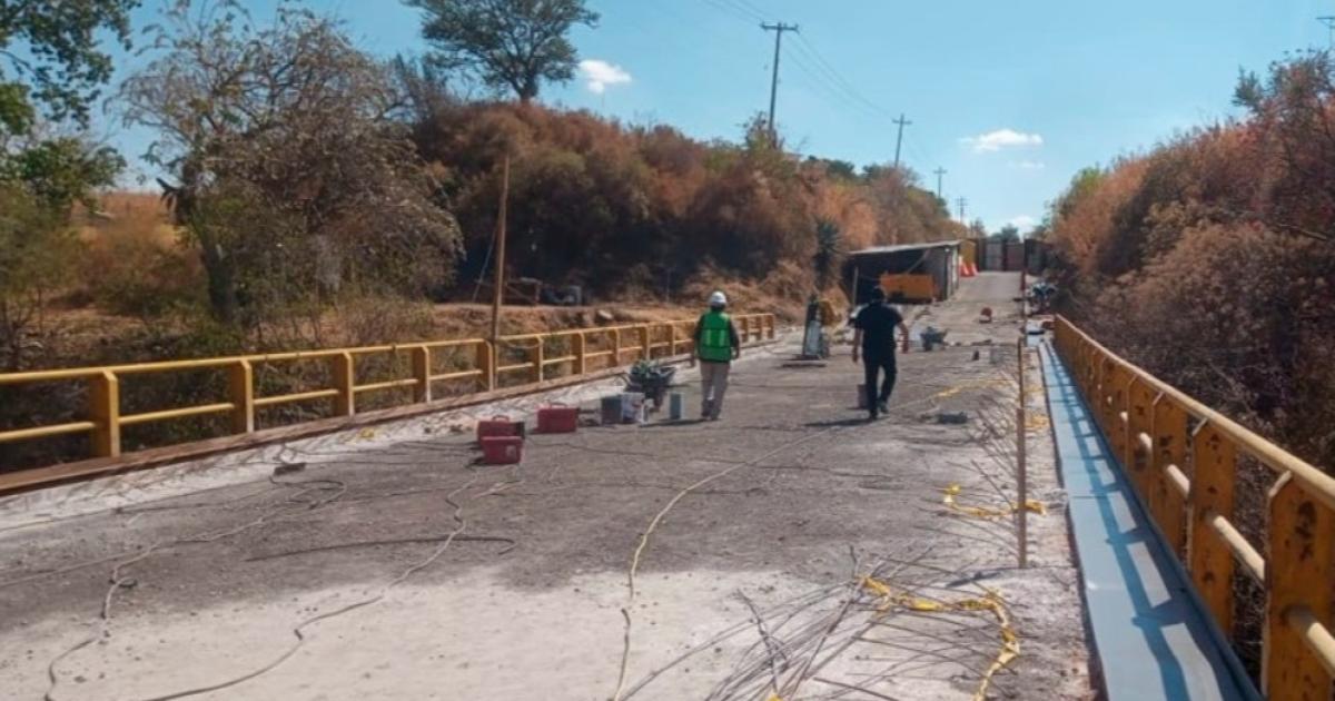 Continúa Rehabilitación Del Puente Vehicular Amarillo En Yecapixtla